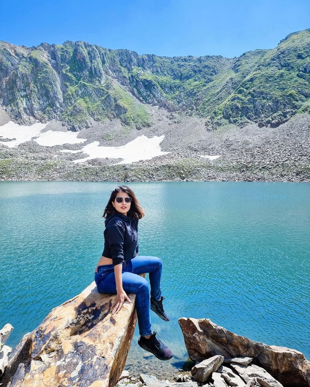 Alpathar Lake, Gulmarg, Jammu and Kashmir, Tourism, 2021 | Lake, Snow ...