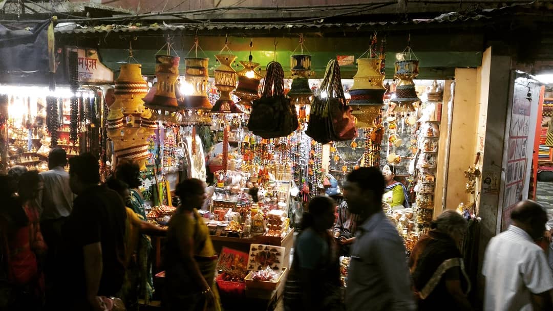 Vishwanath Gali, Varanasi, Uttar Pradesh, Tourism, 2022 | Shopping ...